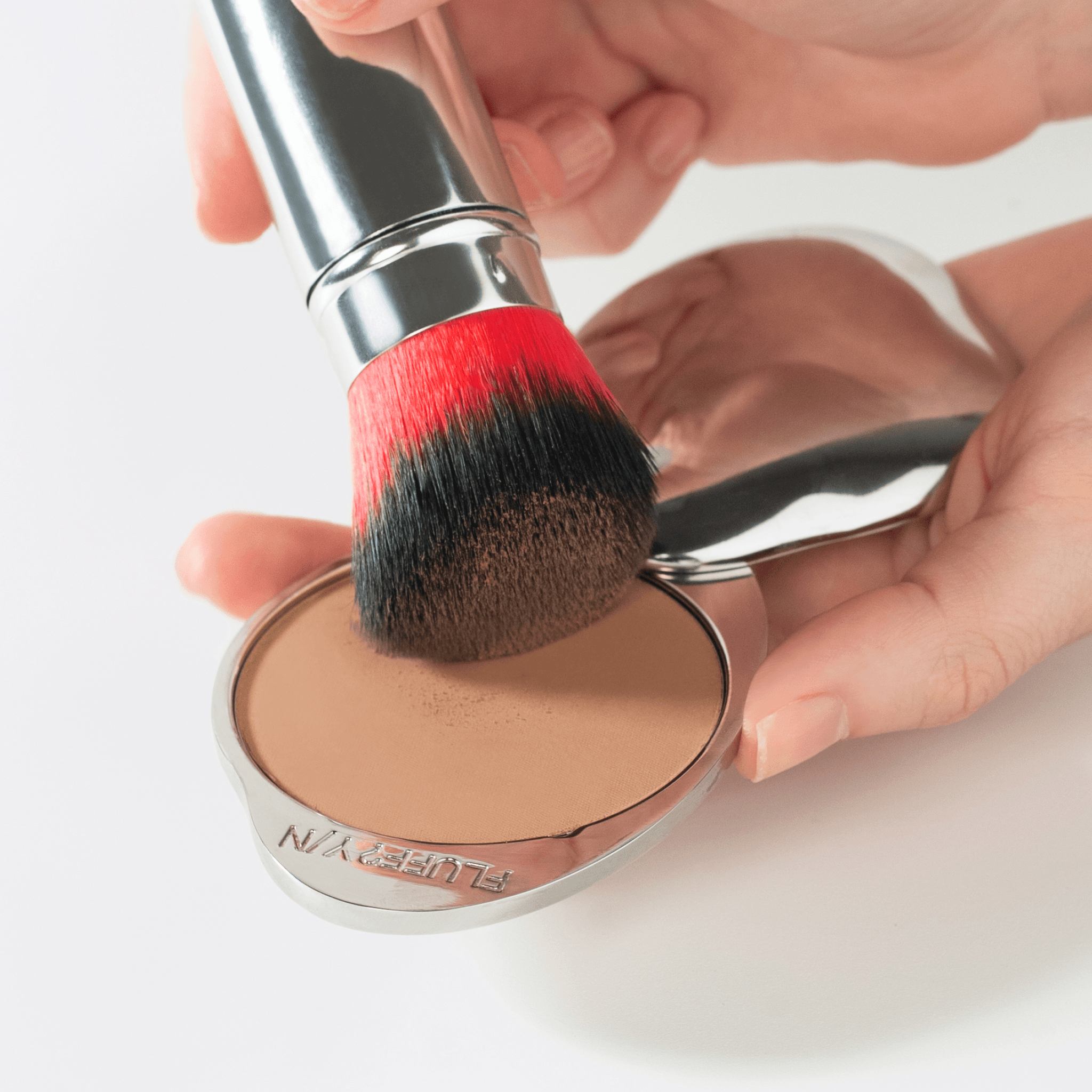 Retractable Multi-Use Kabuki Brush | Fluff